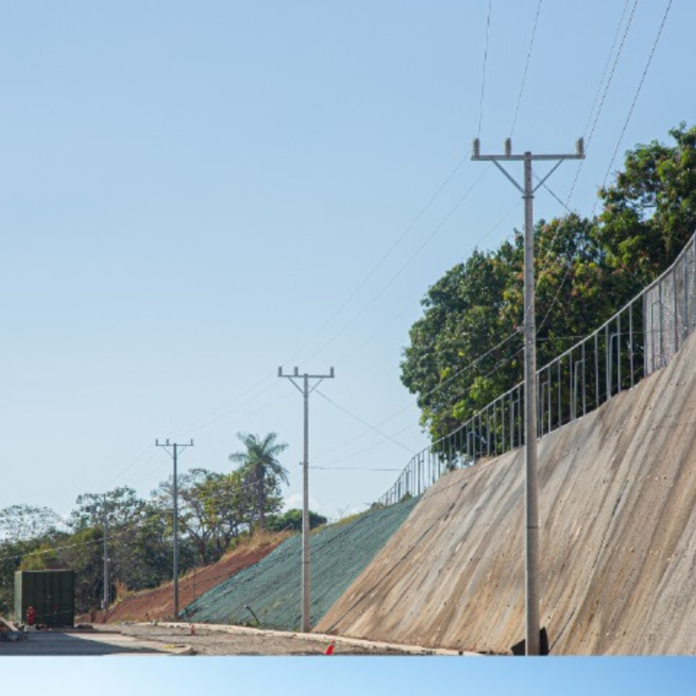 Instalación de postes eléctricos en Costa Rica - Ampere Soluciones