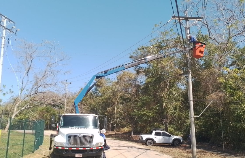 Instalación de postes eléctricos en Costa Rica - Ampere Soluciones